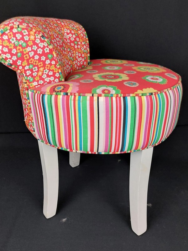 Make-up stoeltje met flower power - Kringwinkel